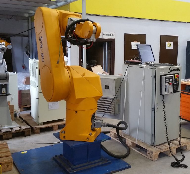 Stäubli RX170HP Industrial Robot – Year 1996 – Cncbul.com