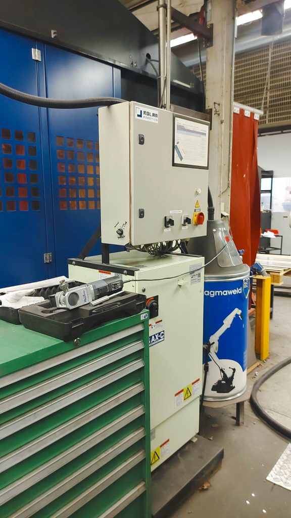 OTC Daihen AXCMN1-C000 Welding Robot Year 2006 – Cncbul.co.uk