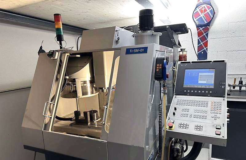 Realmeca RV-2 5A CNC Vertical Machining Center – Year 2001 – Cncbul.co.uk