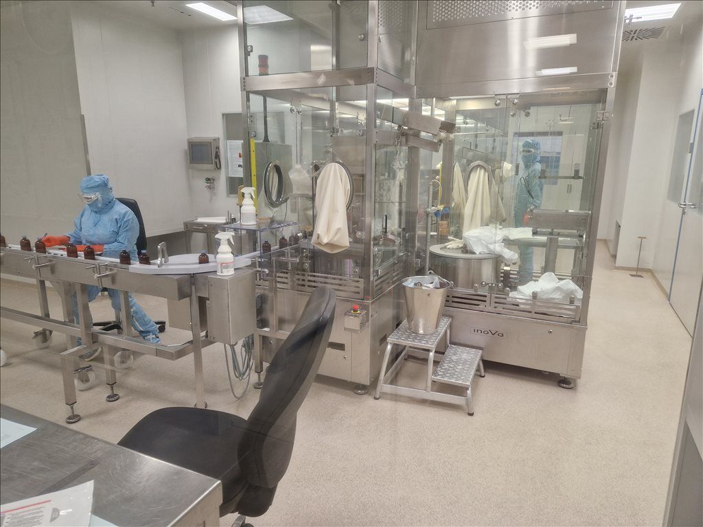 OPTIMA INOVA VFVM 7042 Vial Filling Line with RABS B44551 – Year 2008 ...