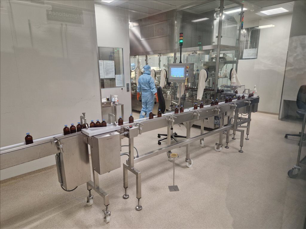 OPTIMA INOVA VFVM 7042 Vial Filling Line with RABS B44551 – Year 2008 ...