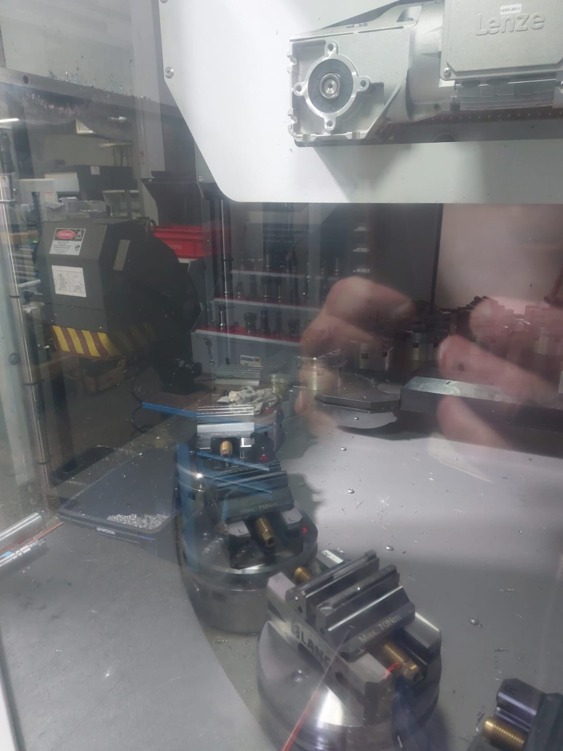 EROWA Robot Easy 250 Up to 250kg transfer weight High performance on ...