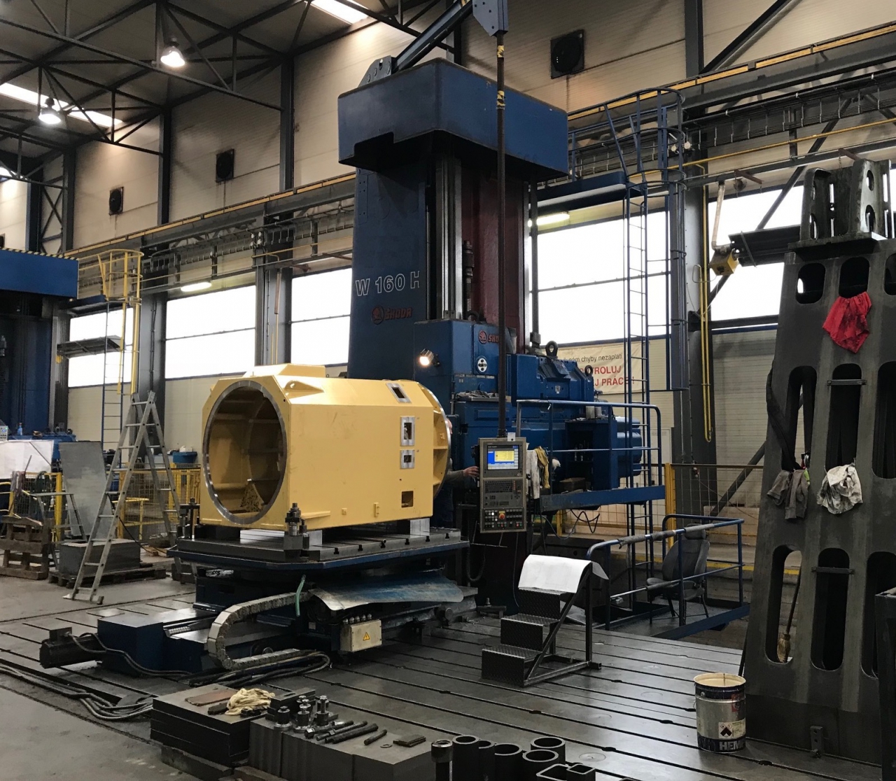 SKODA W-160H CNC Floor Type Horizontal Boring Machine 9 Meters – 1988 ...